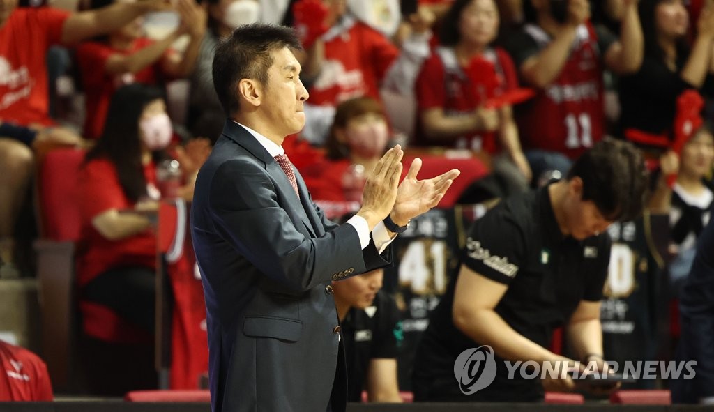 박수 치는 김상식 감독 연합뉴스