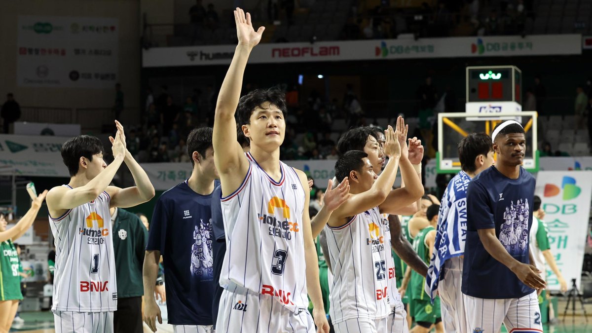 KCC, 4강 PO 1차전서 '우승팀' DB 제압 | 연합뉴스