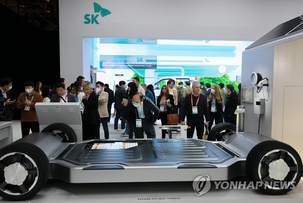 CES 2023 SK 전시관 찾은 관람객 | 연합뉴스