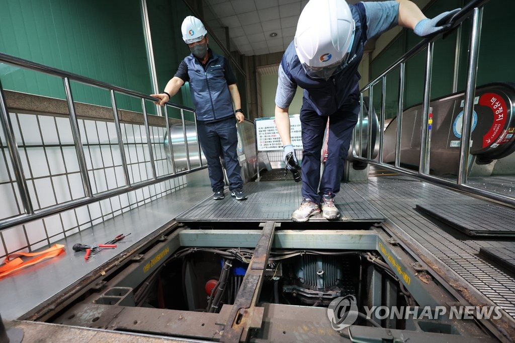 수내역 에스컬레이터 역주행 사고 합동 조사 연합뉴스
