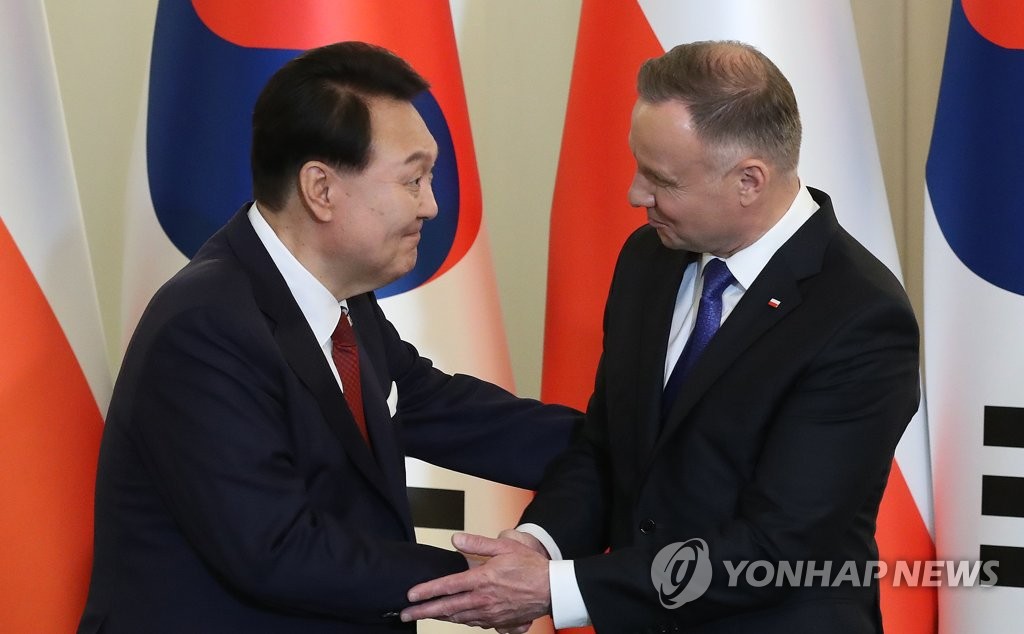 인사하는 한·폴란드 정상 | 연합뉴스