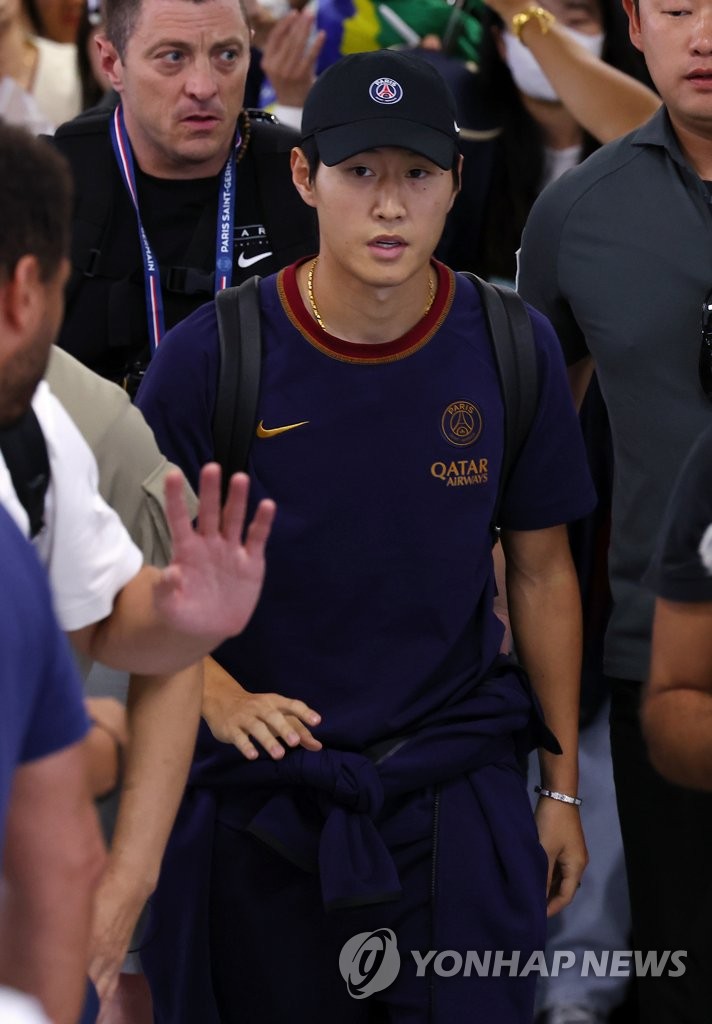 PSG in S. Korea for match vs. K League club | Yonhap News Agency