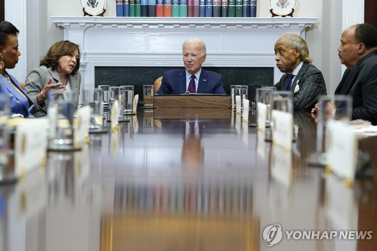 킹 목사 행진 60주년 기념 리셉션 참석한 바이든 연합뉴스