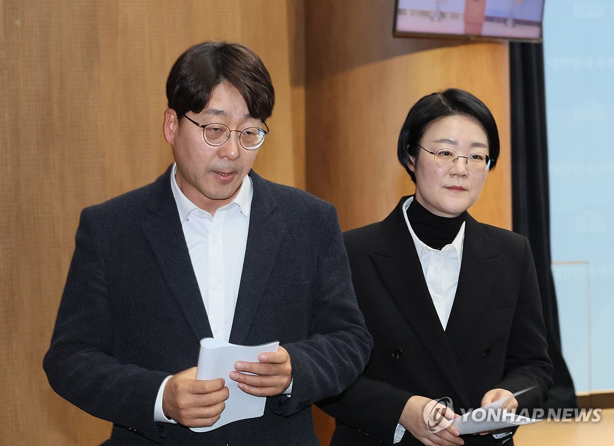 기자회견 마친 강성희 의원 연합뉴스