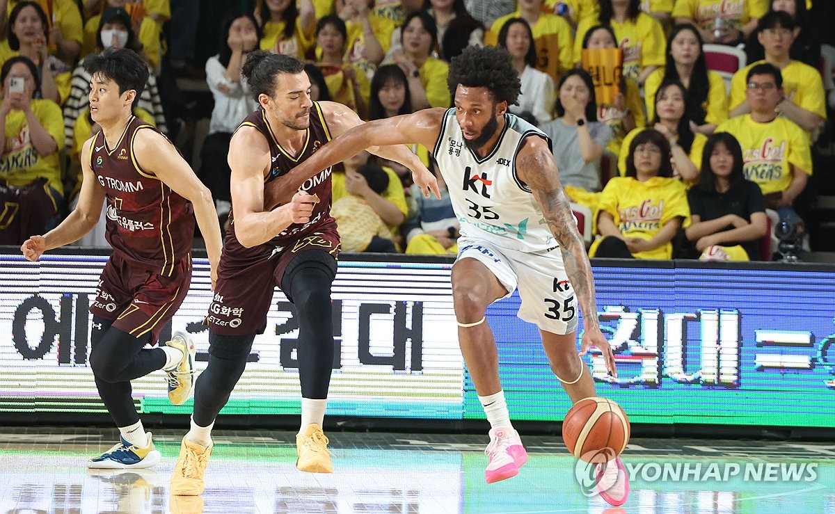 KT 배스와 LG 마레이 | 연합뉴스