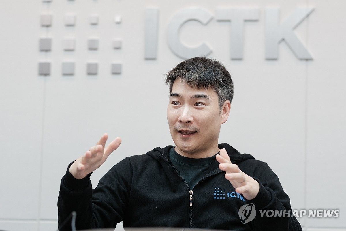 질문에 답하는 이정원 ICTK 대표 | 연합뉴스