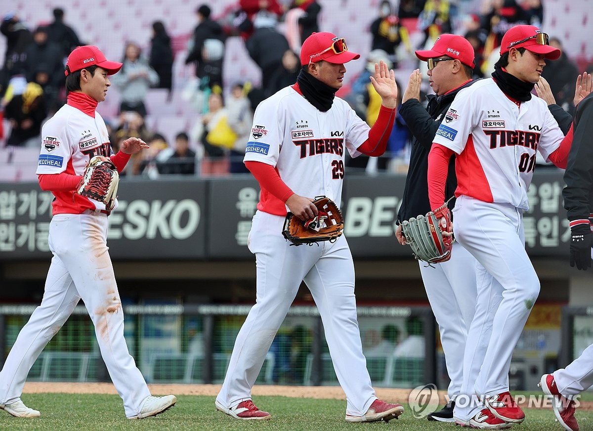 Tigers chasing 2nd straight KBO title in season of changes | Yonhap ...