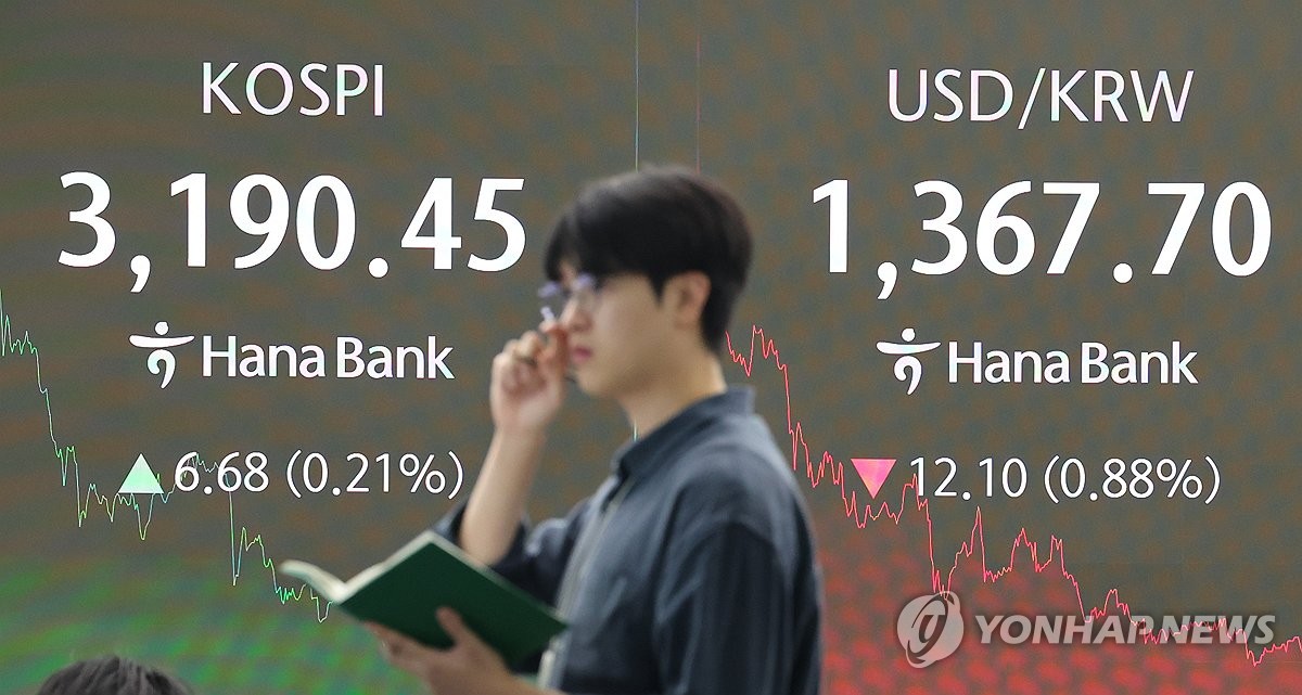 KOSPI edges up | Yonhap News Agency